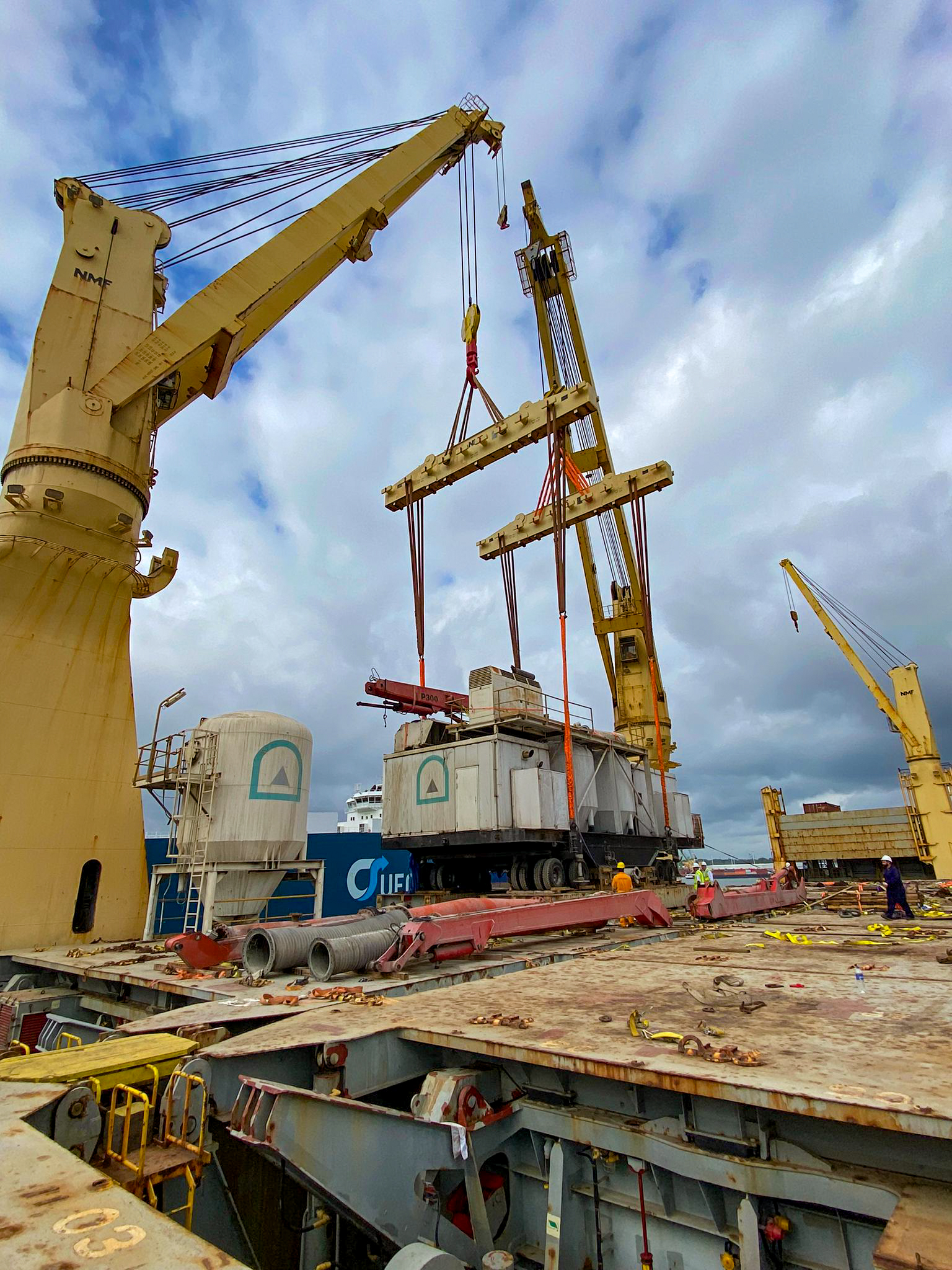 COLI Shipping & Transport completes transport of a 140-tonne shiploader ...