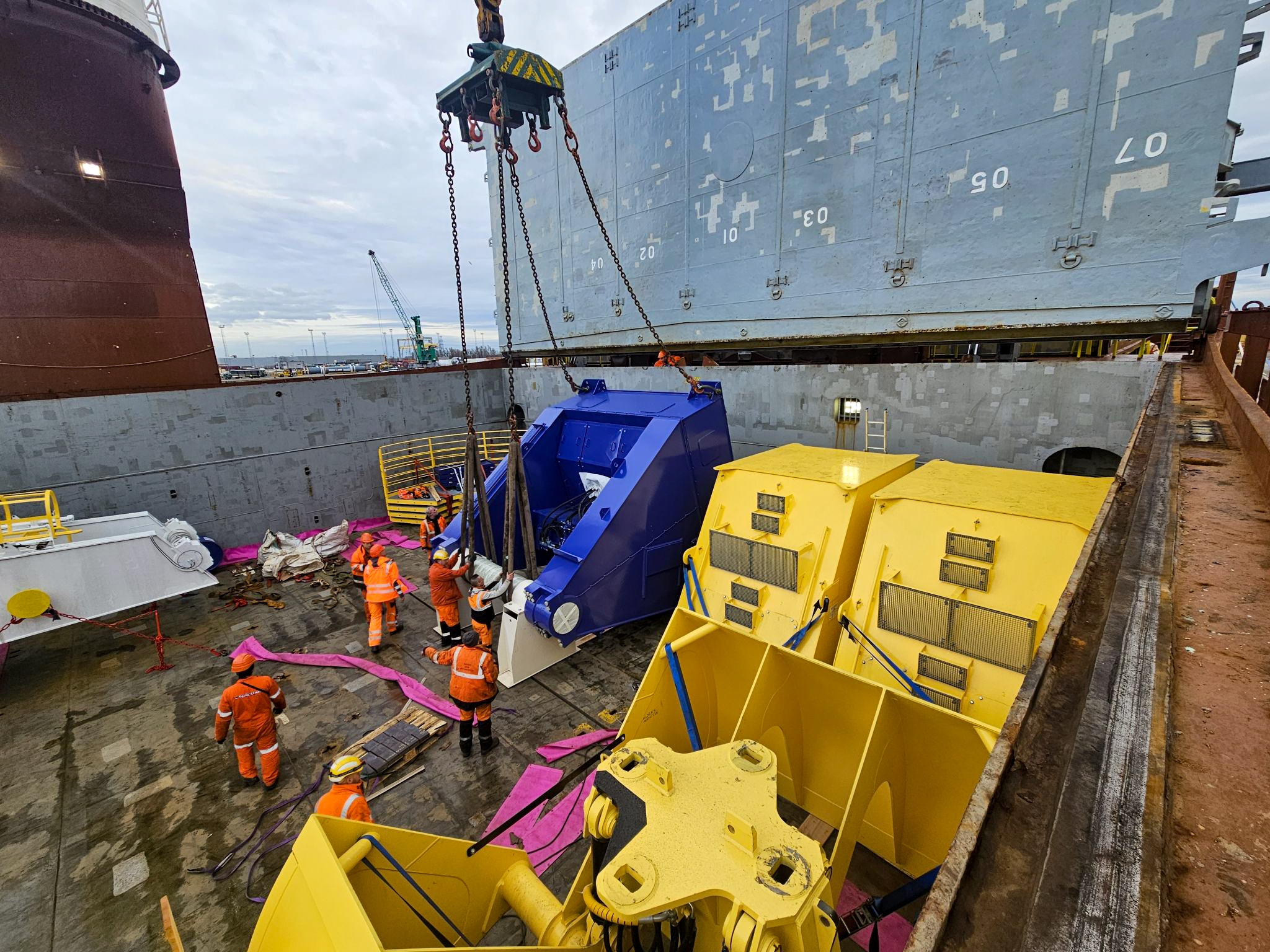 Shipping a dismantled crane from Antwerp, Belgium, to Manaus. - COLI Group